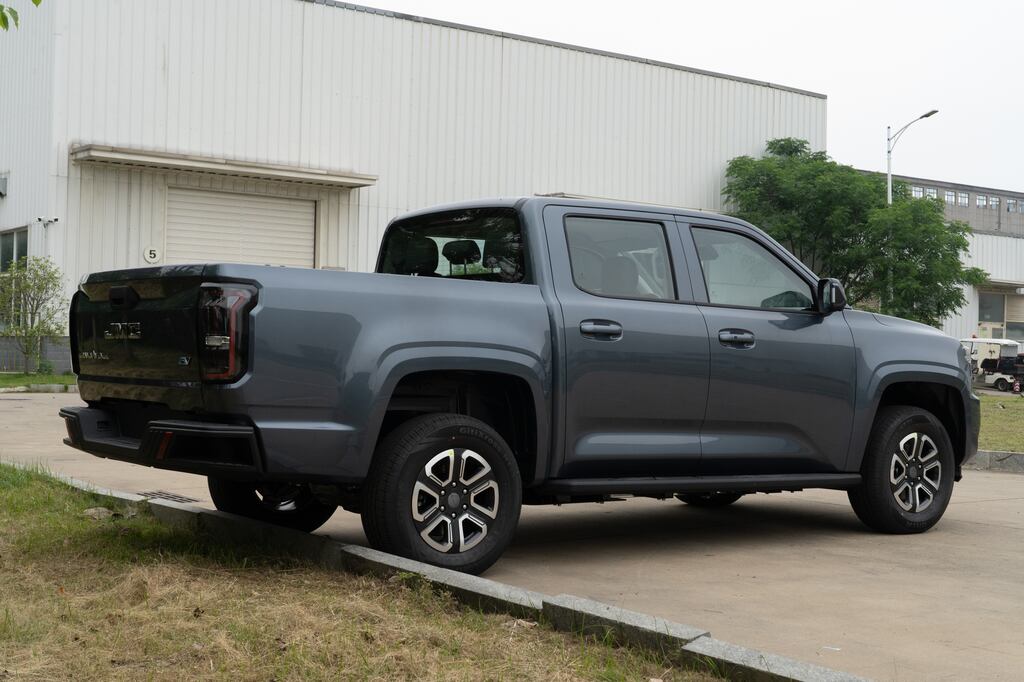 JMC Chile presenta sus nuevas versiones de Grand Avenue y furgones ...