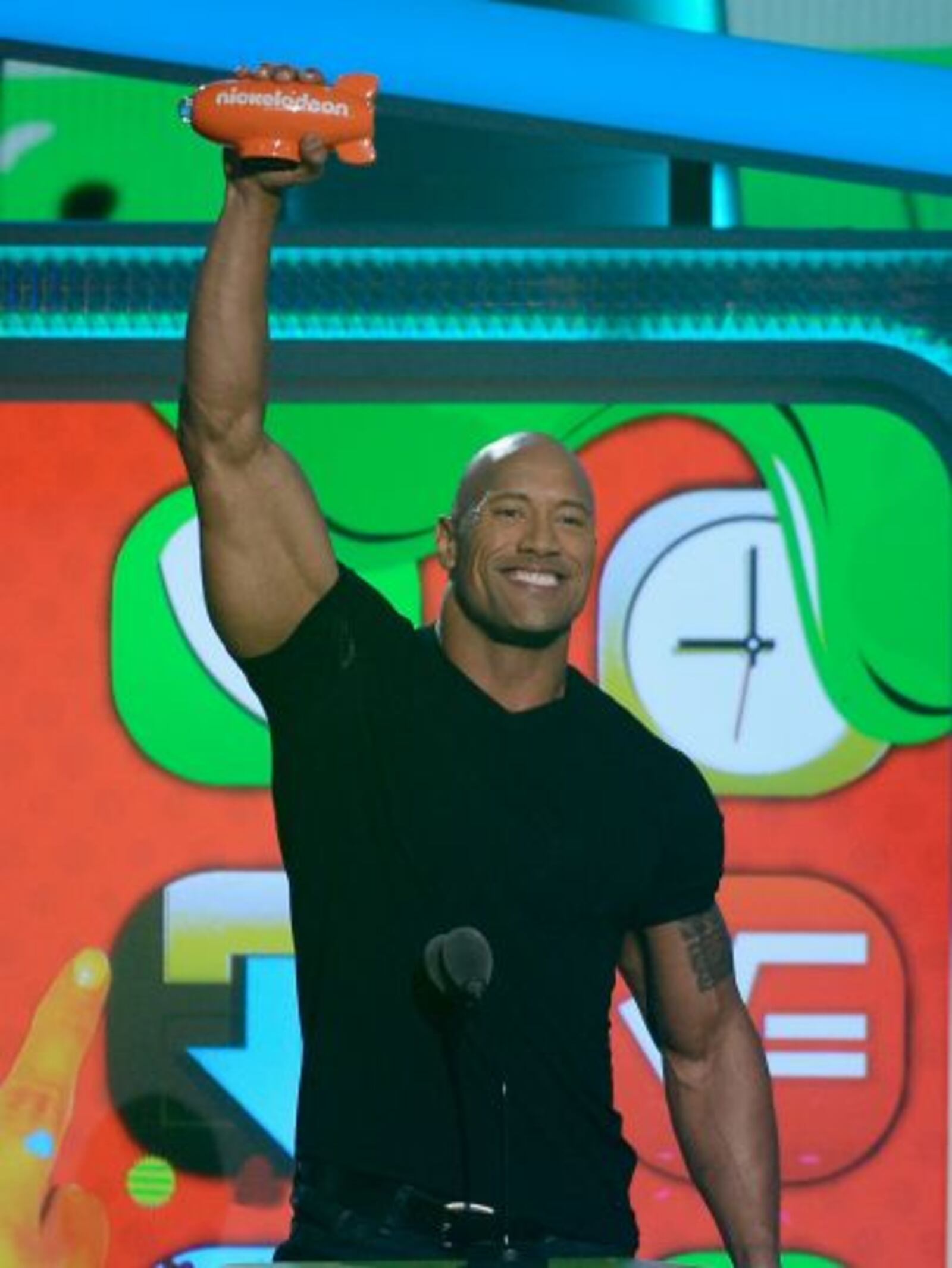Dwayne Johnson impacta en la playa con sus músculos – Publimetro Chile