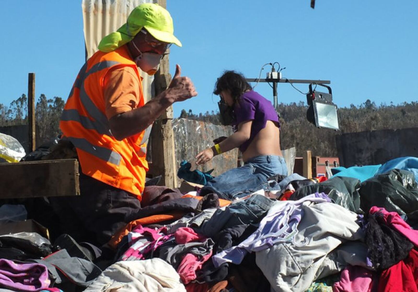 Controversia por indicación de llevar ropa para damnificados a ...