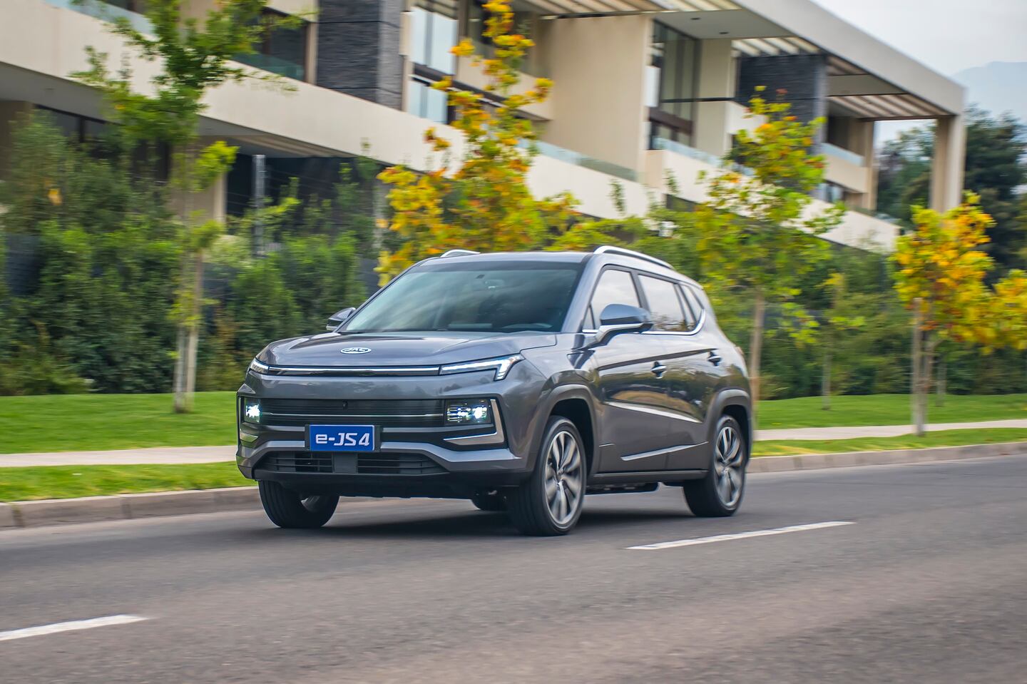 JAC ingresa en el mundo de la electromovilidad con el auto eléctrico ...