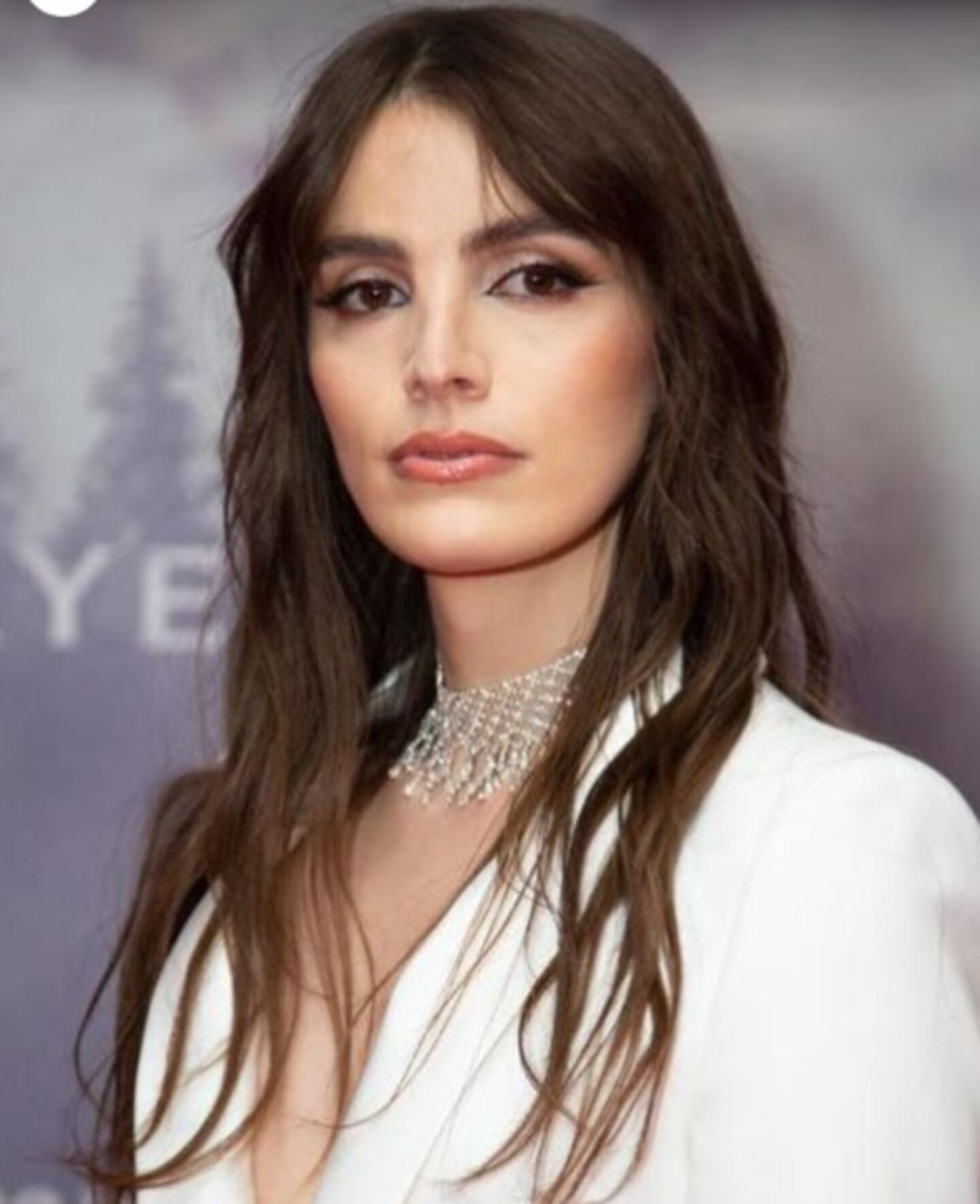 Lux Pascal deslumbra con su elegante look en estreno de ‘Sayen ...