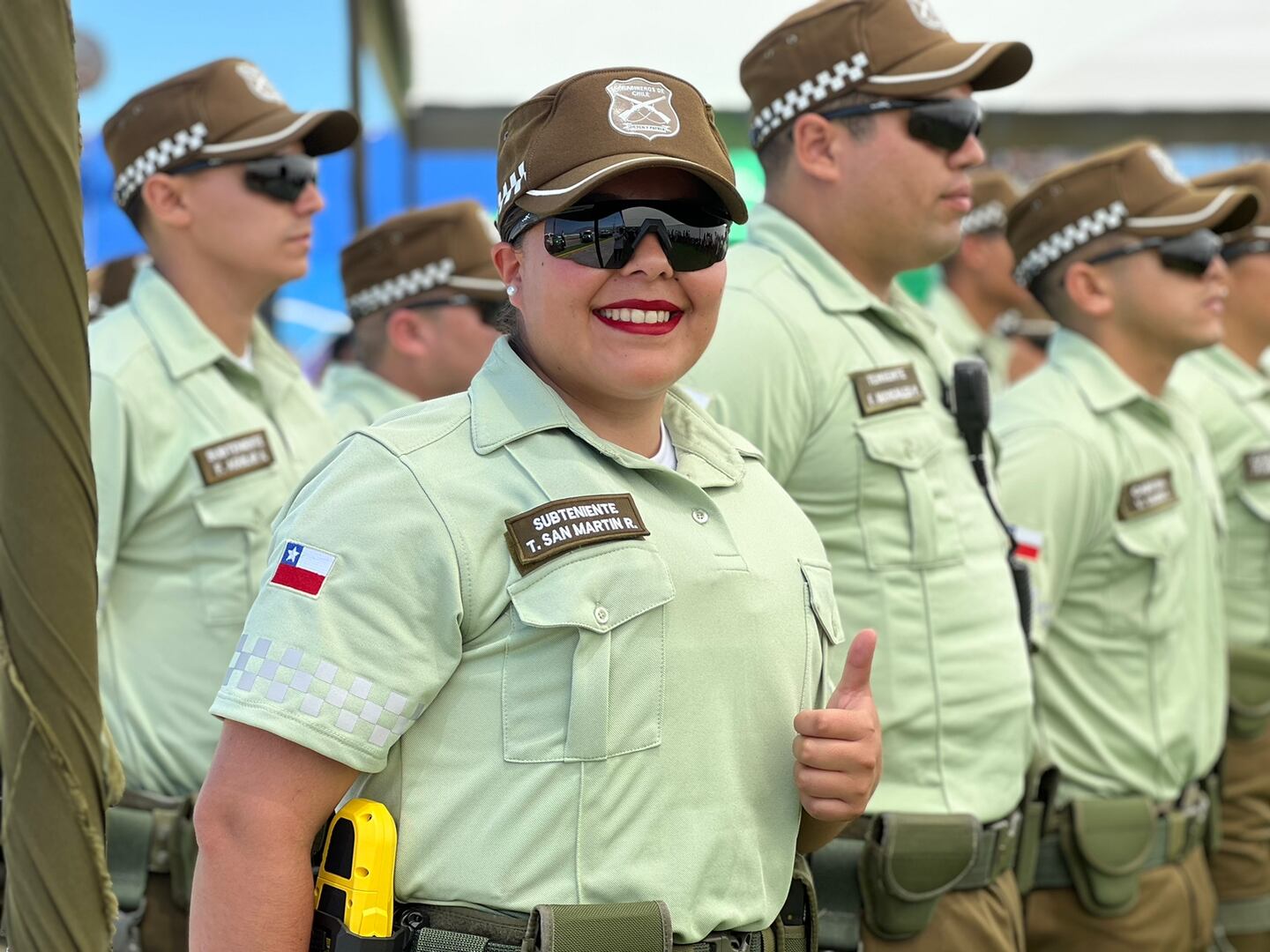 El “fashion emergency” de Carabineros: presentan nuevo uniforme más ...